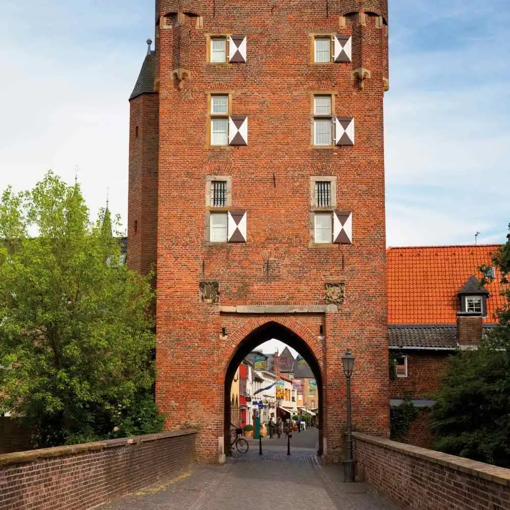 Witten までの列車は $ 10.89 から